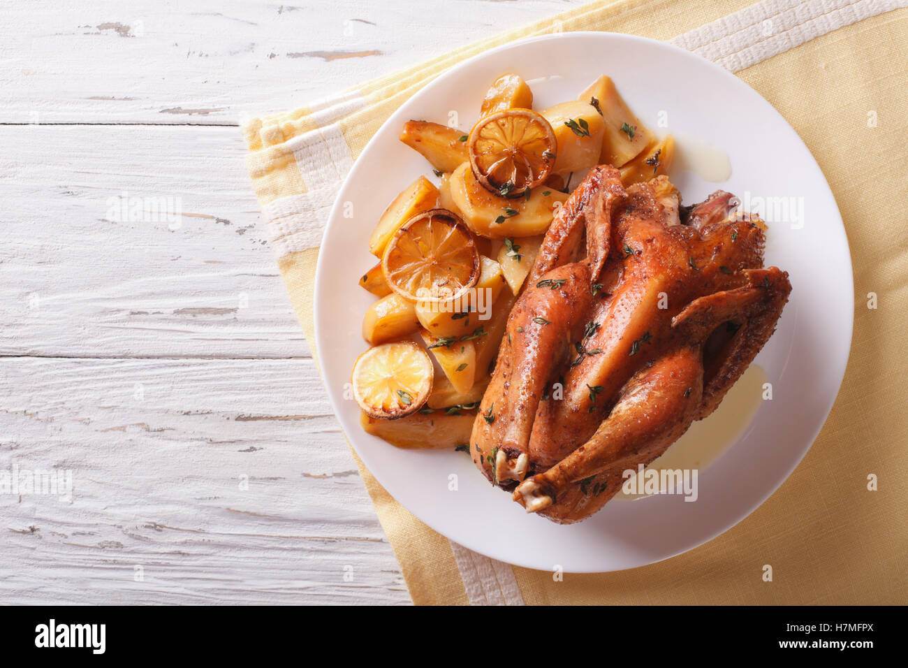 Roast chicken top view hi-res stock photography and images - Alamy