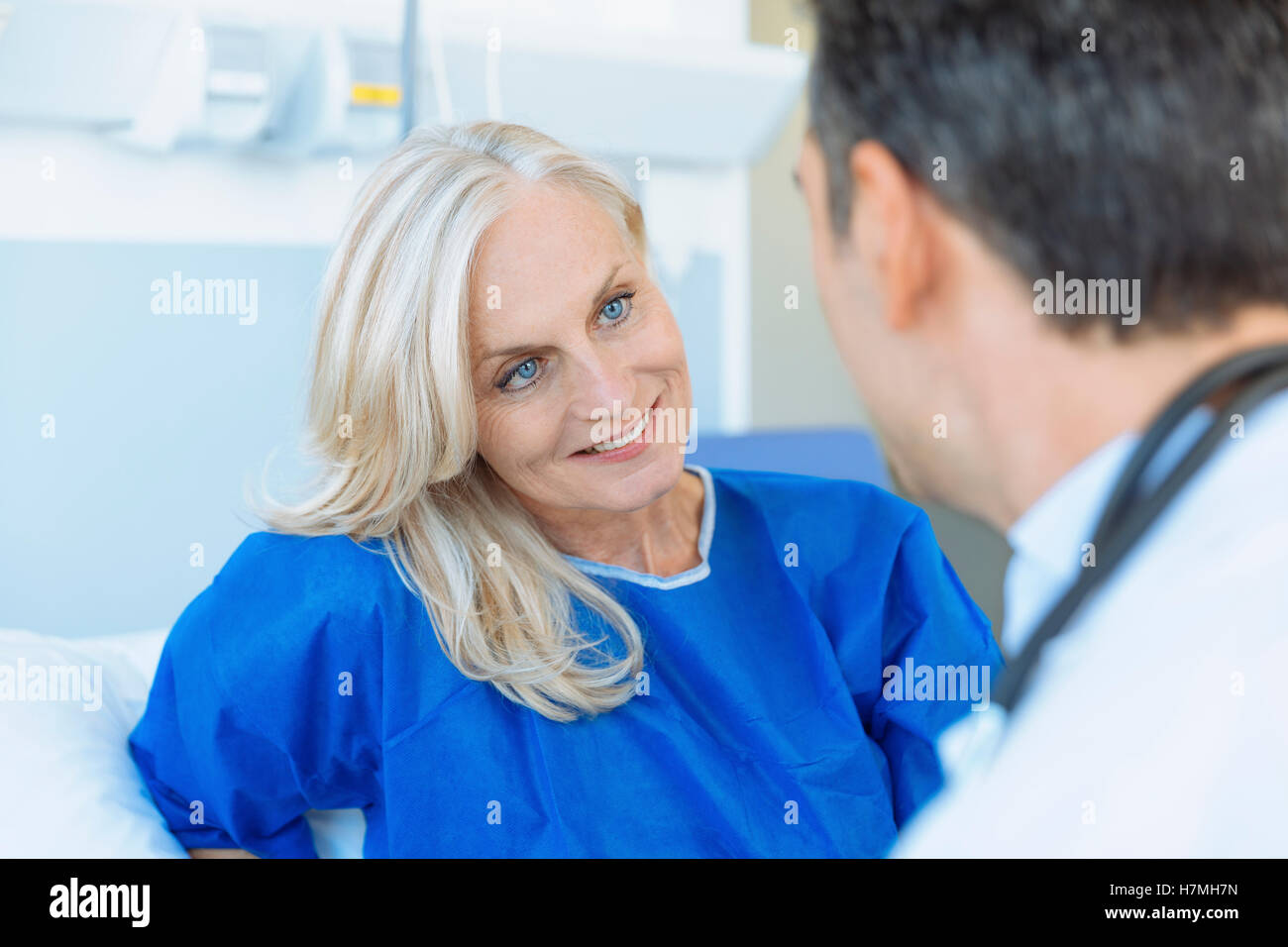Doctor patient hospital bed hi-res stock photography and images - Alamy
