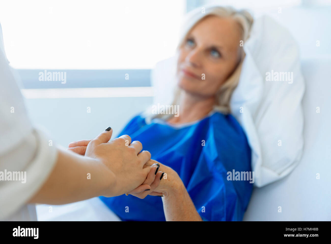 Hospital bed hand hi-res stock photography and images - Alamy