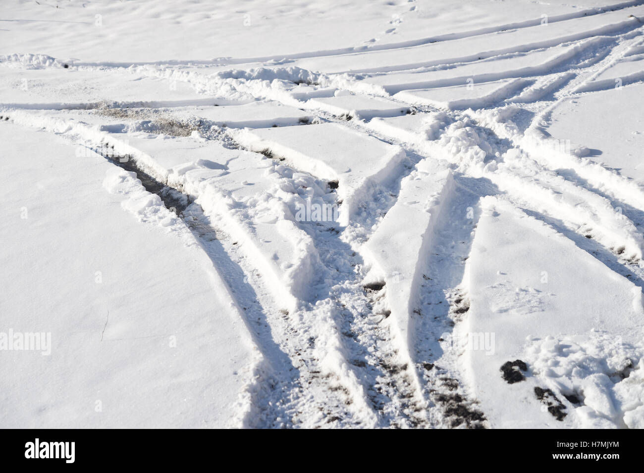 tire tracks in snow Stock Photo - Alamy
