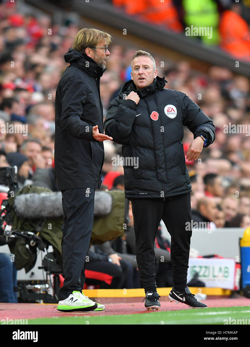 Liverpool manager Jurgen Klopp with fourth official Jon Moss Stock ...