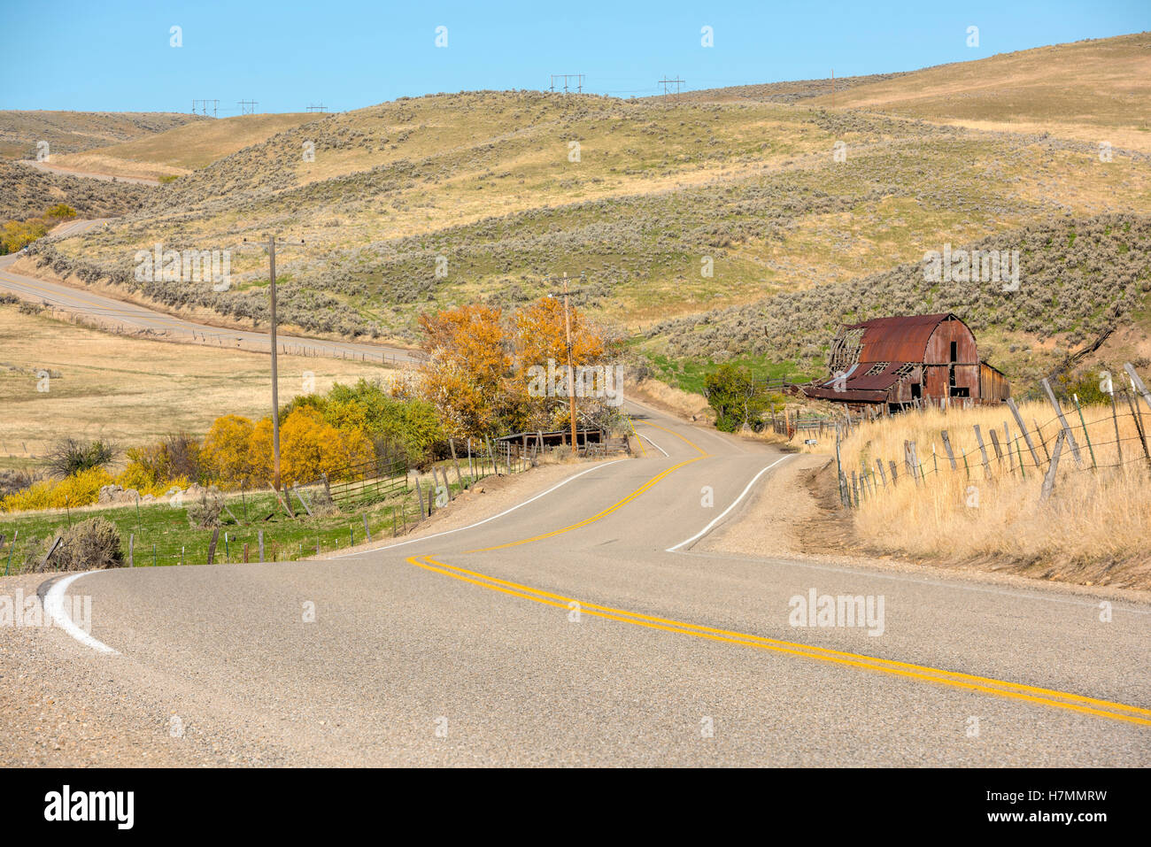 Country winding road and Iconic rusted old barn Stock Photo - Alamy
