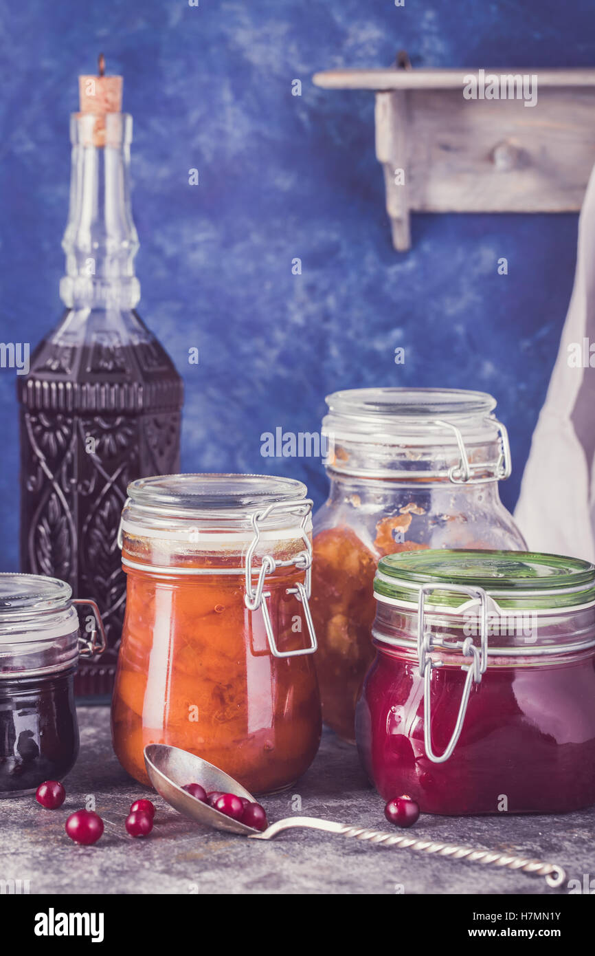 Rustic dessert table hi-res stock photography and images - Alamy