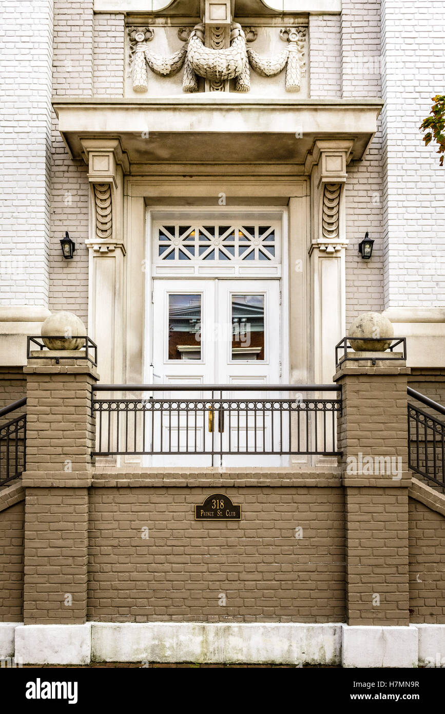 Early 1900s apartment building hi-res stock photography and images - Alamy