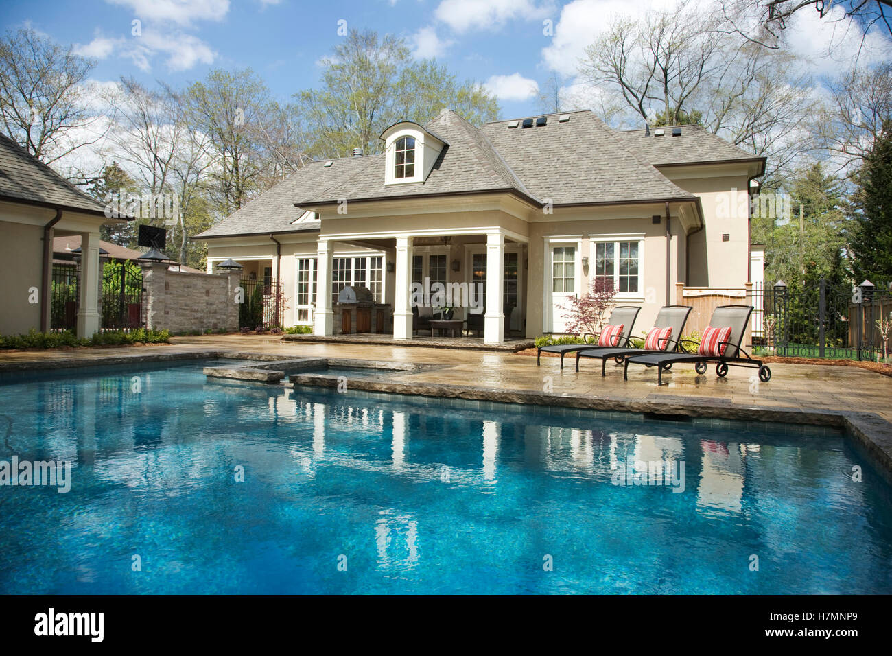 Pool house rich people hi-res stock photography and images - Alamy