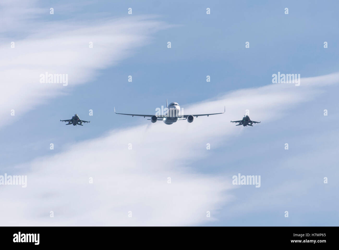 Piraeus, Greece. 06th Nov, 2016. A pair of Hellenic Air Force F-16 ...
