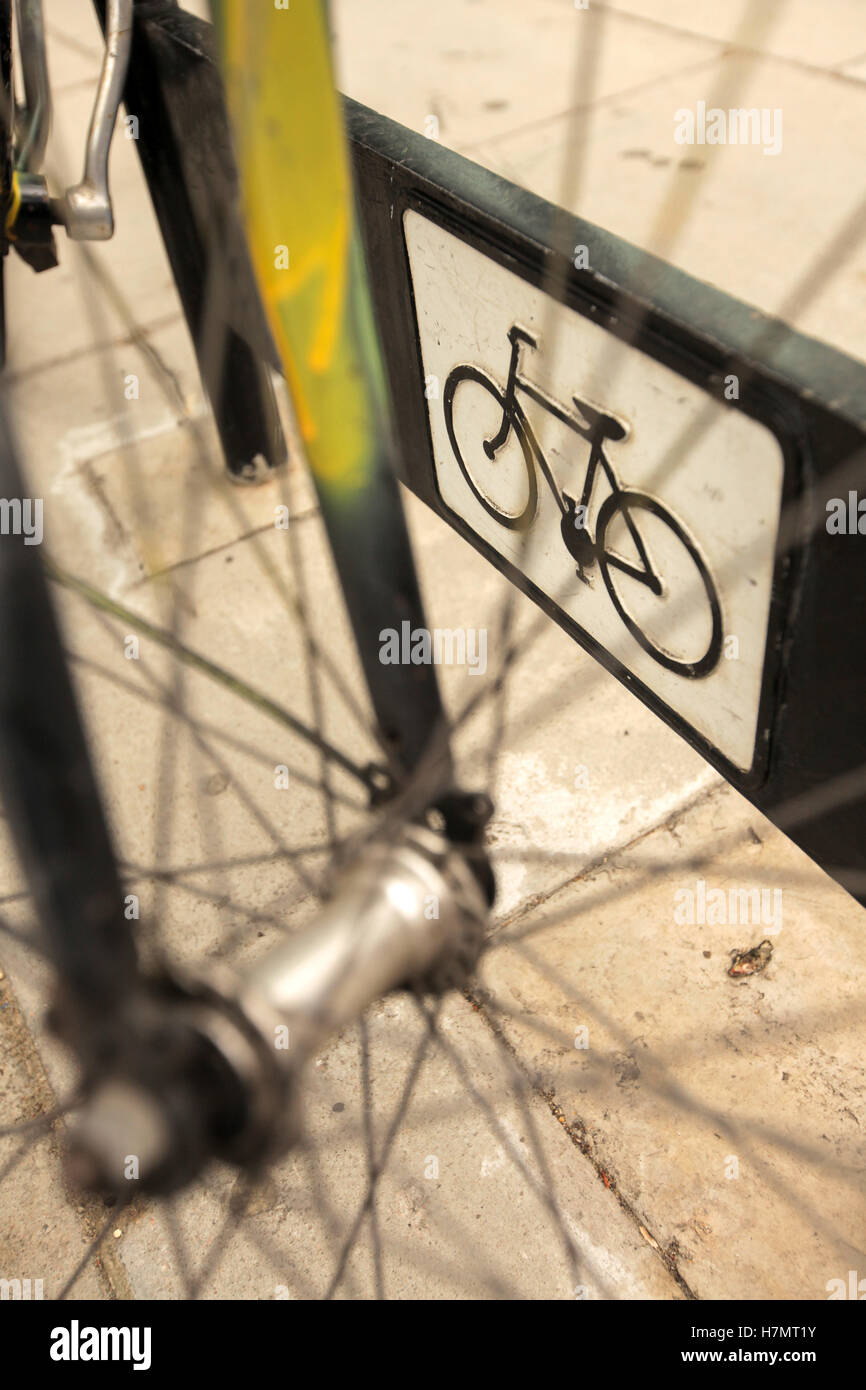 Bicycle dock on the London street Stock Photo - Alamy