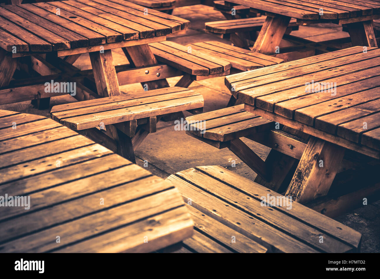 Empty tables outside london pub hi-res stock photography and images - Alamy