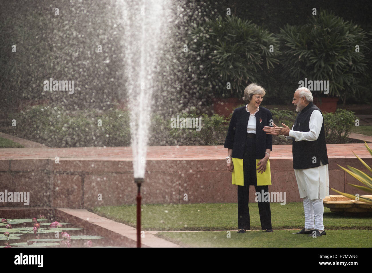 Prime Minister Theresa May and Indian Prime Minister Narendra Modi walk ...