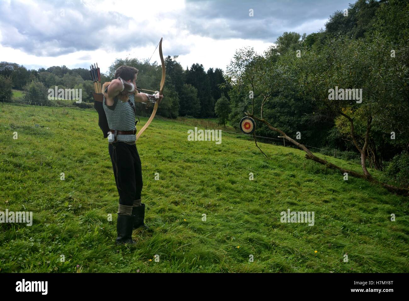 Medieval archer hi-res stock photography and images - Alamy