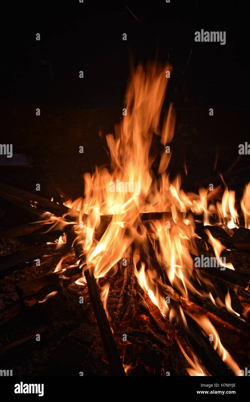 Big hot flame of fire in darkness Stock Photo - Alamy