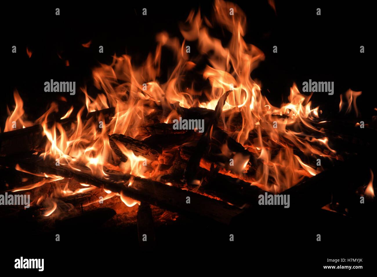 Big hot flame of fire in darkness Stock Photo - Alamy