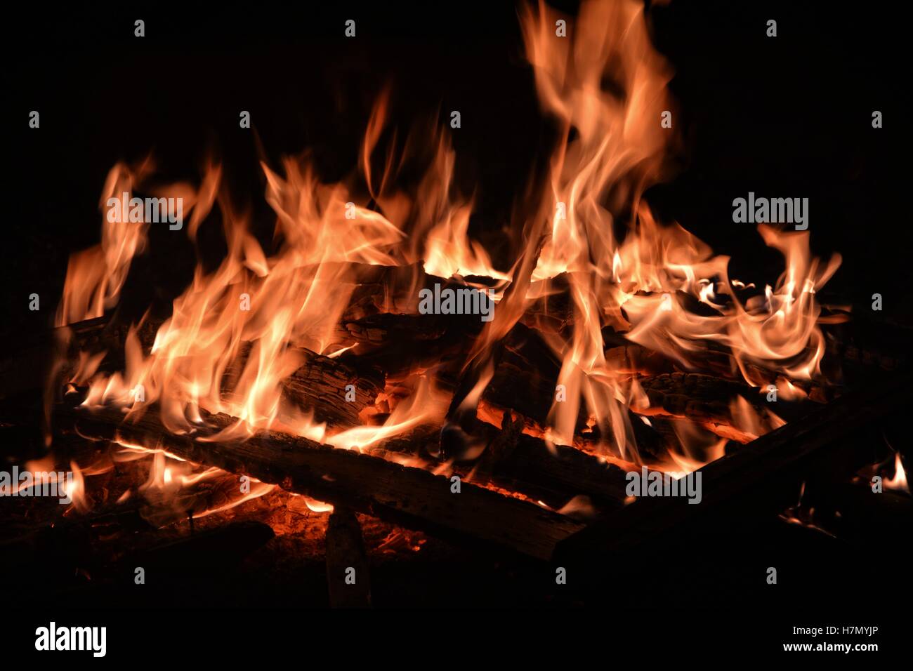 Big hot flame of fire in darkness Stock Photo - Alamy