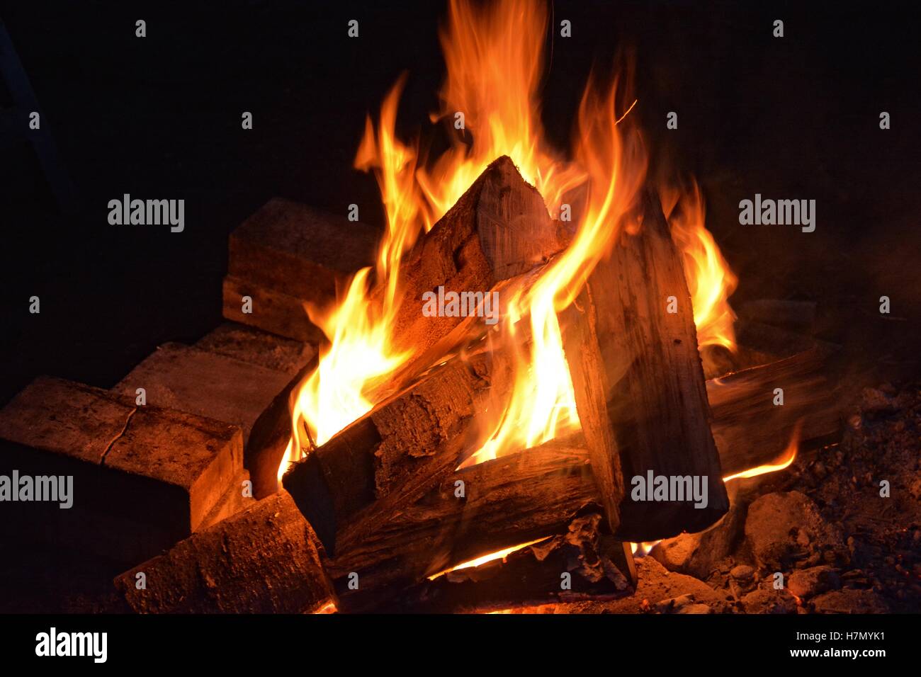Big hot flame of fire in darkness Stock Photo - Alamy
