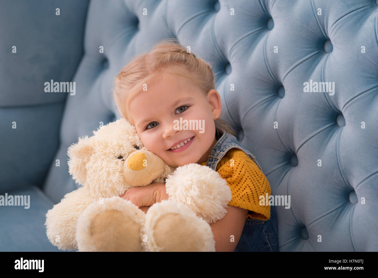 Cute innocent child hugging a teddy bear Stock Photo - Alamy