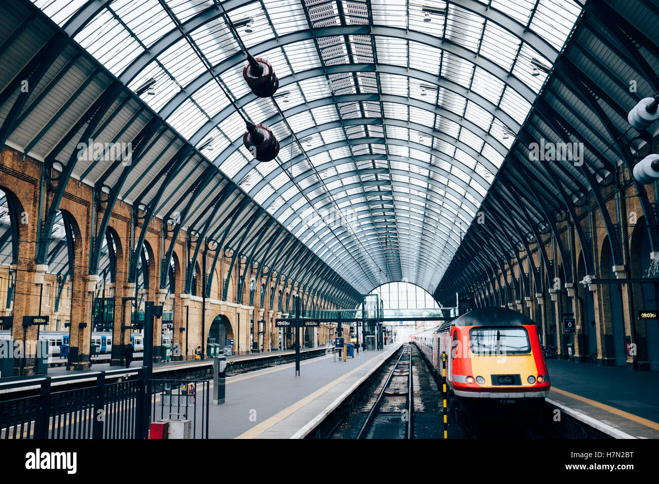 Virgin Trains East Coast HST train standing at Kings Cross station ...