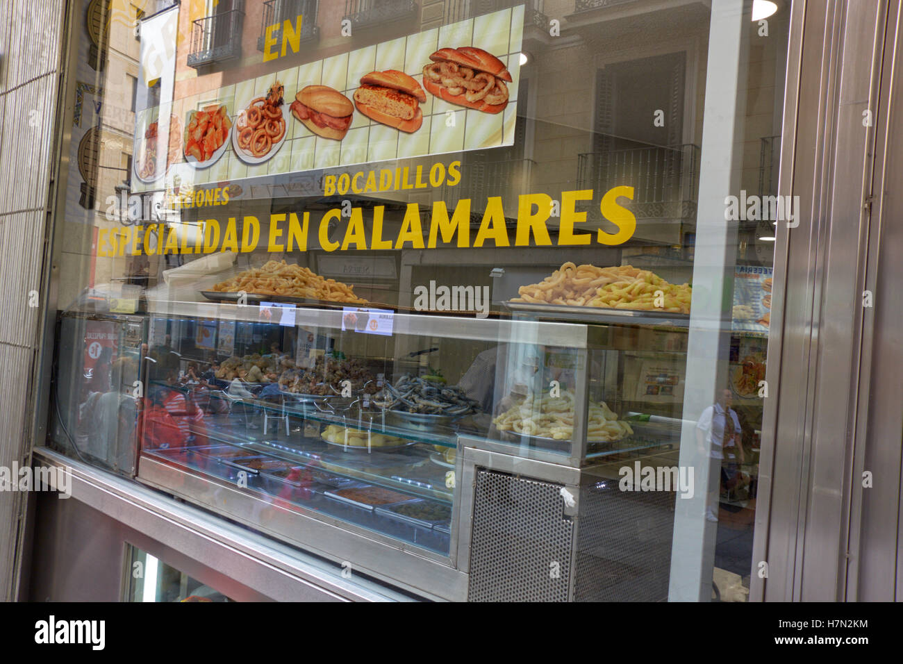 Traditional spanish bar hi-res stock photography and images - Alamy