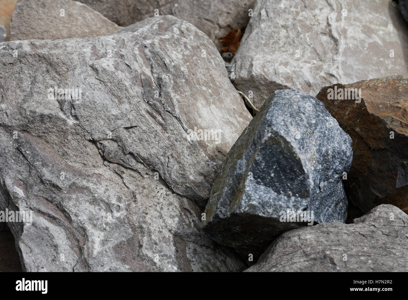 rock stone background loose boulders Grey white Stock Photo - Alamy