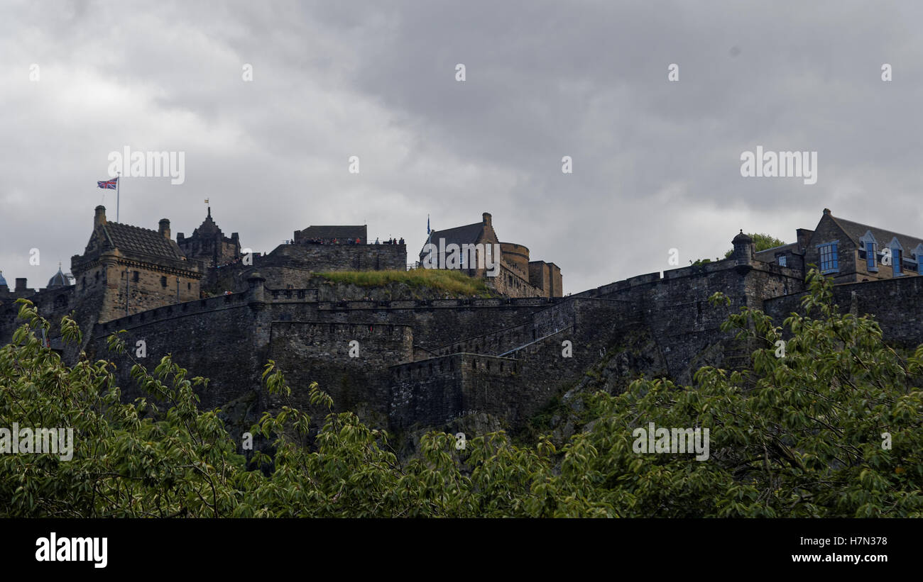 Edinburgh castle princes gardens hi-res stock photography and images ...