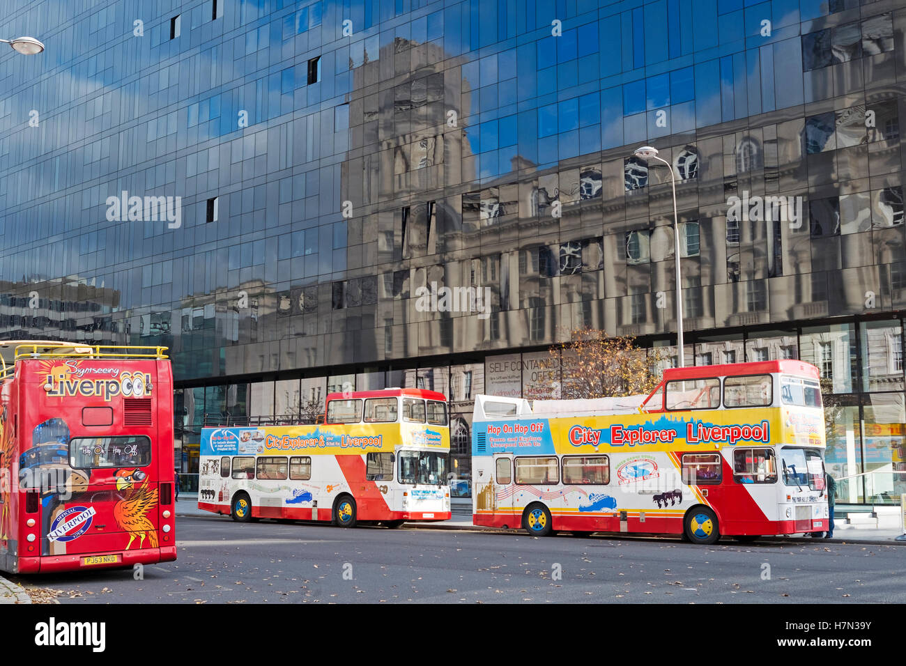 Liverpool street station bus stop hi-res stock photography and images ...