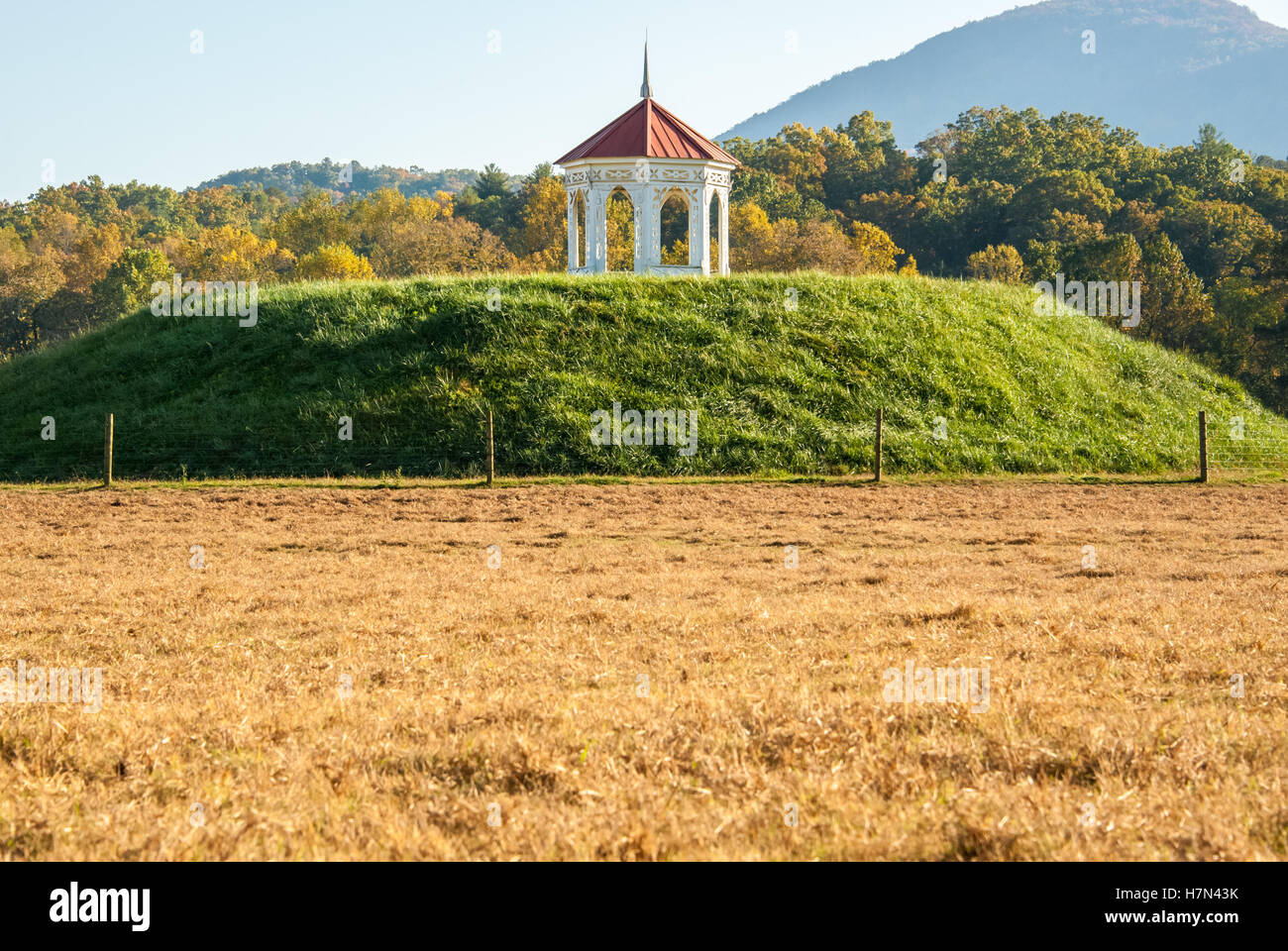 Sautee-Nacoochee Indian Mound in Helen, Georgia. (USA Stock Photo - Alamy
