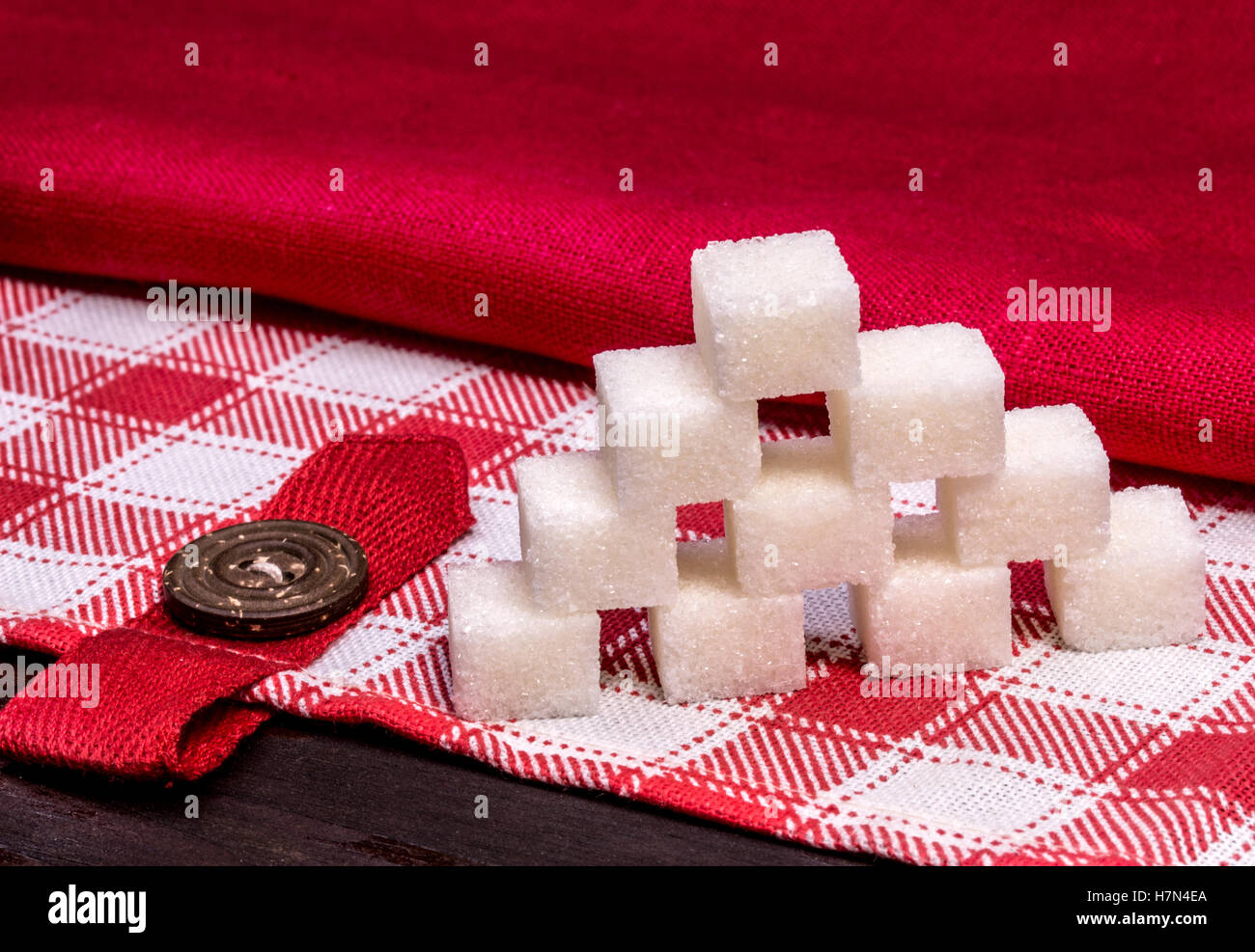 Cube shape hi-res stock photography and images - Alamy