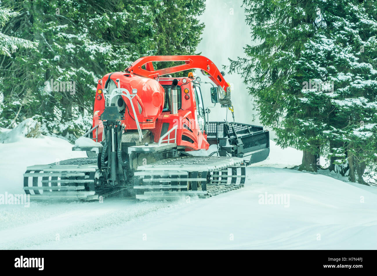 Tracked snow vehicle hi-res stock photography and images - Alamy