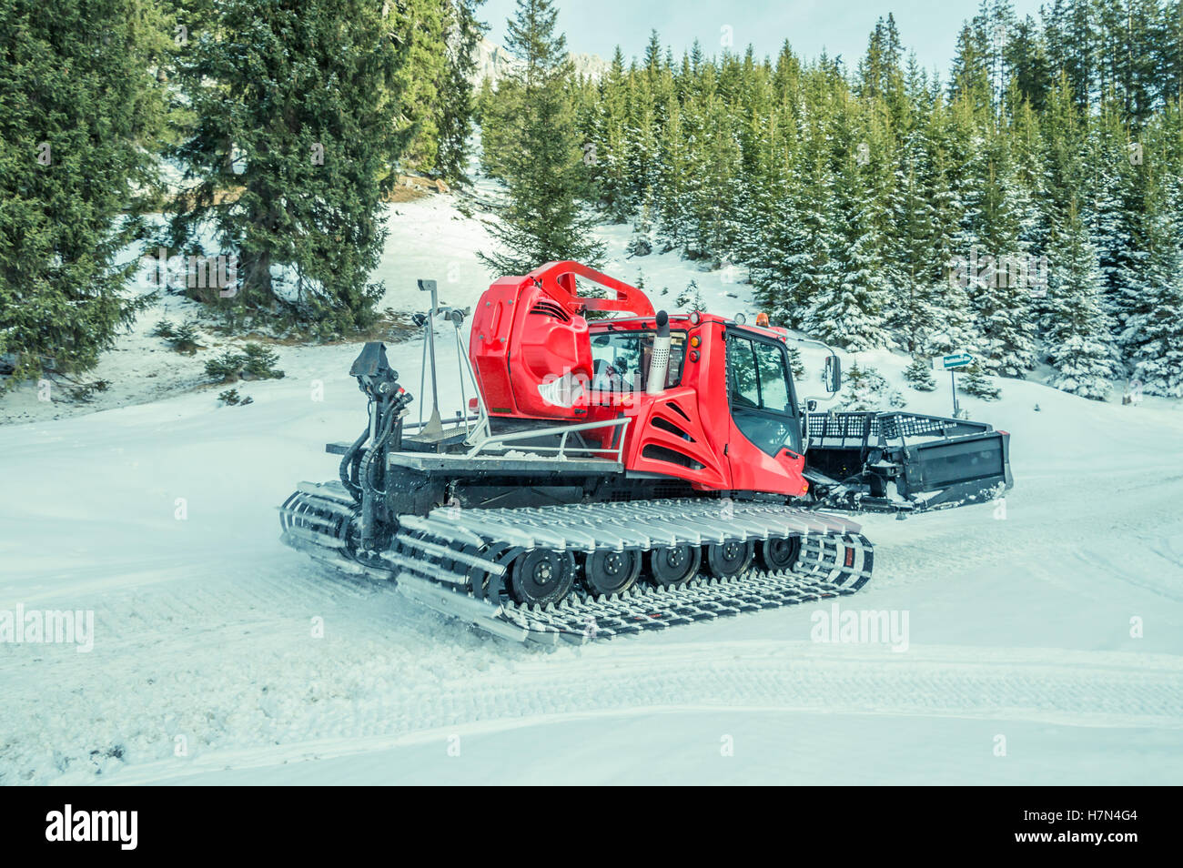 Tracked snow vehicle hi-res stock photography and images - Alamy