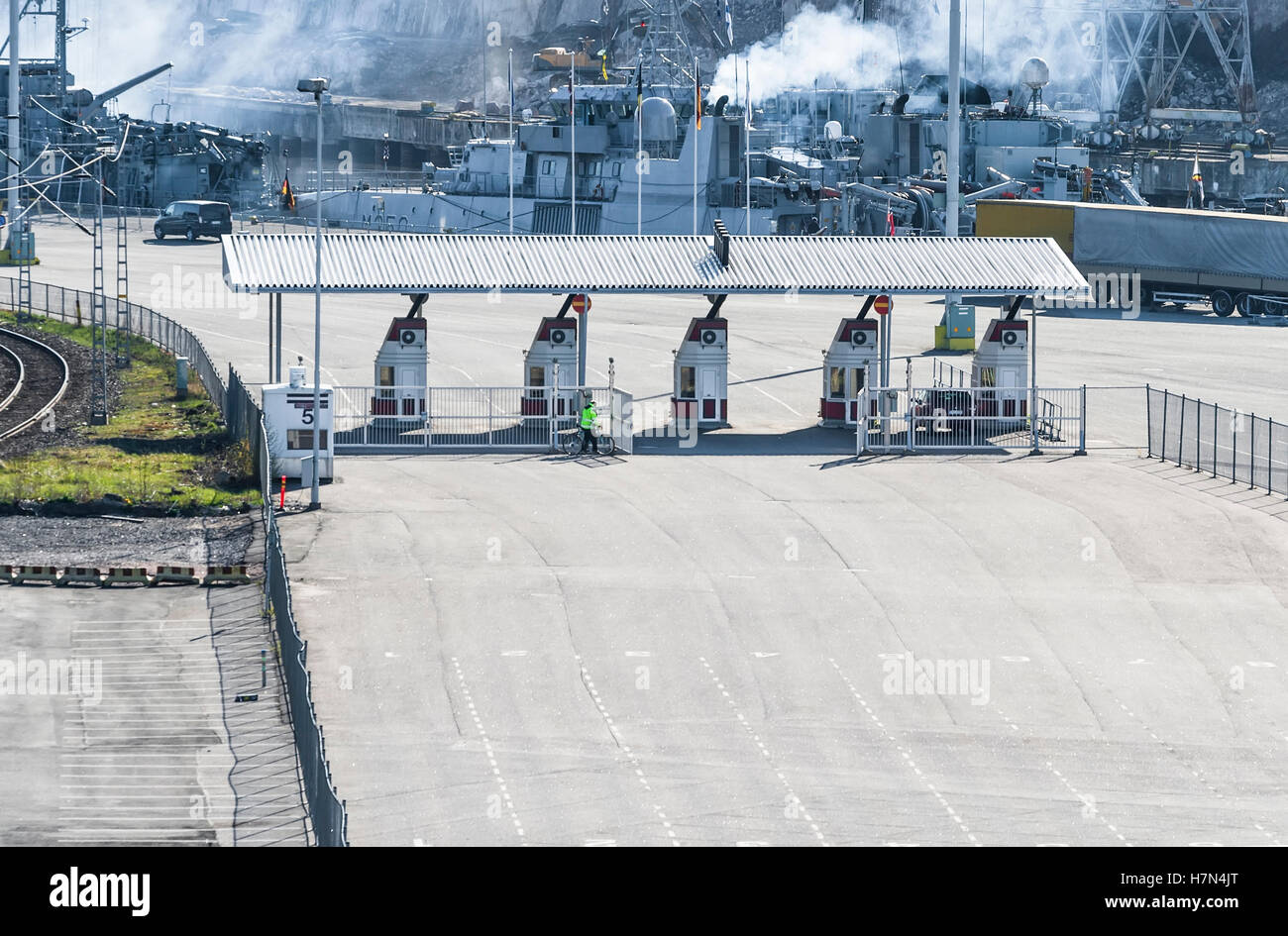 Border patrol checkpoint hi-res stock photography and images - Alamy
