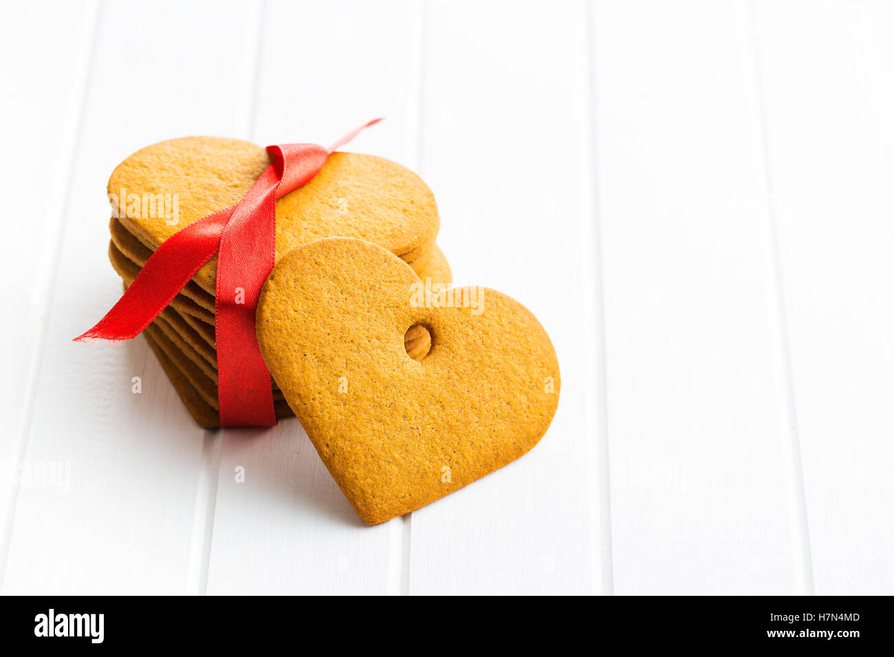 Gingerbread love heart hi-res stock photography and images - Alamy