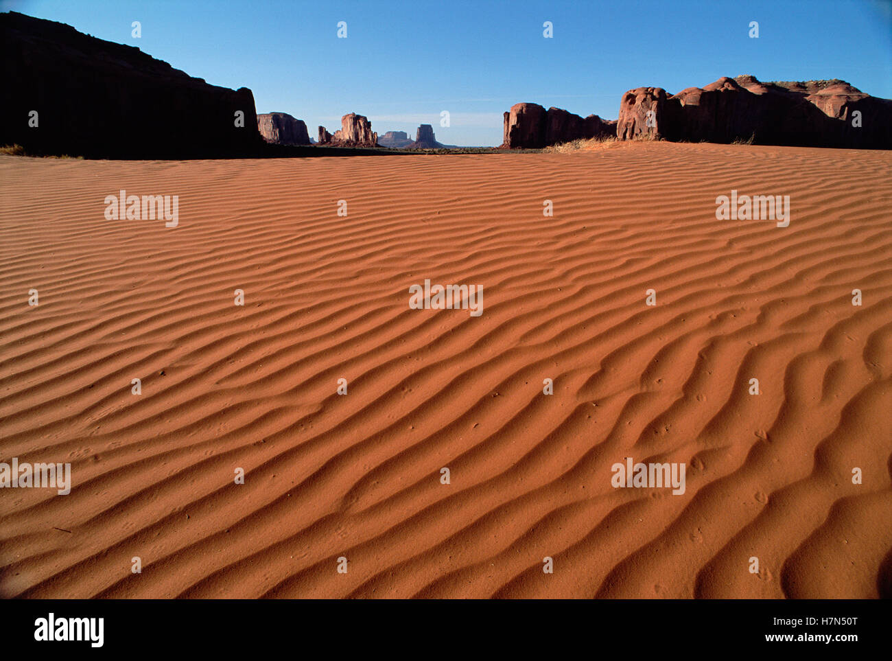 Ripples in sand with buttes in background, Monument Valley Navajo ...