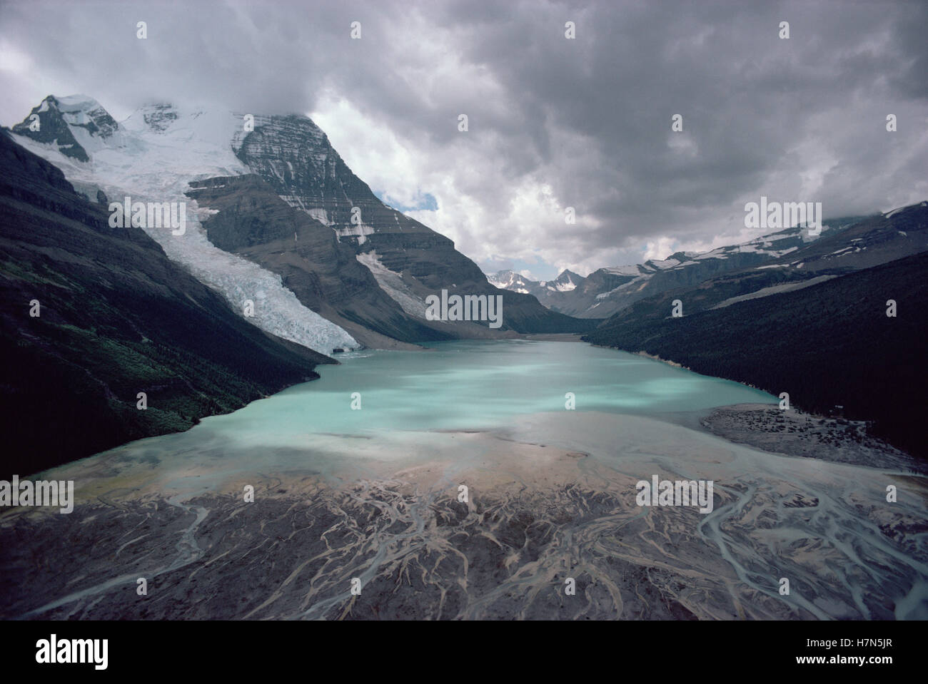 Mount Robson and Berg Lake, Mount Robson Provincial Park, near Jasper ...