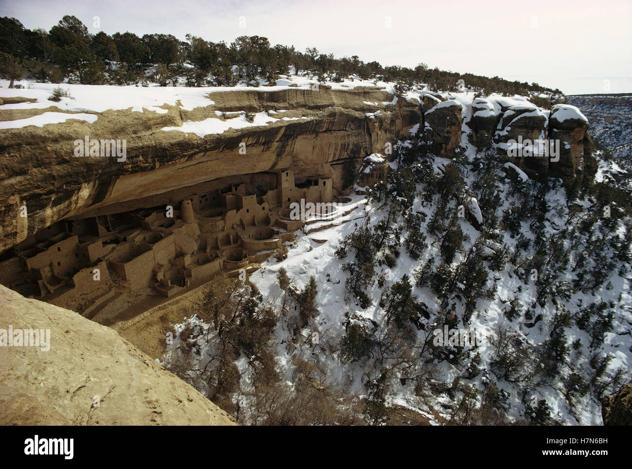 Pueblo or Anasazi Indian cliff dwellings built around 1200 AD, Cliff ...