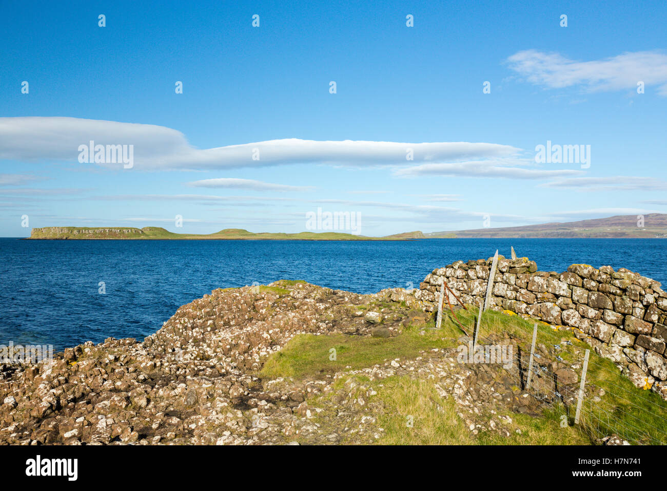 Fence, Barbed wire, Old brick wall, Coral Beach, Isle of Skye, Dunvegan ...