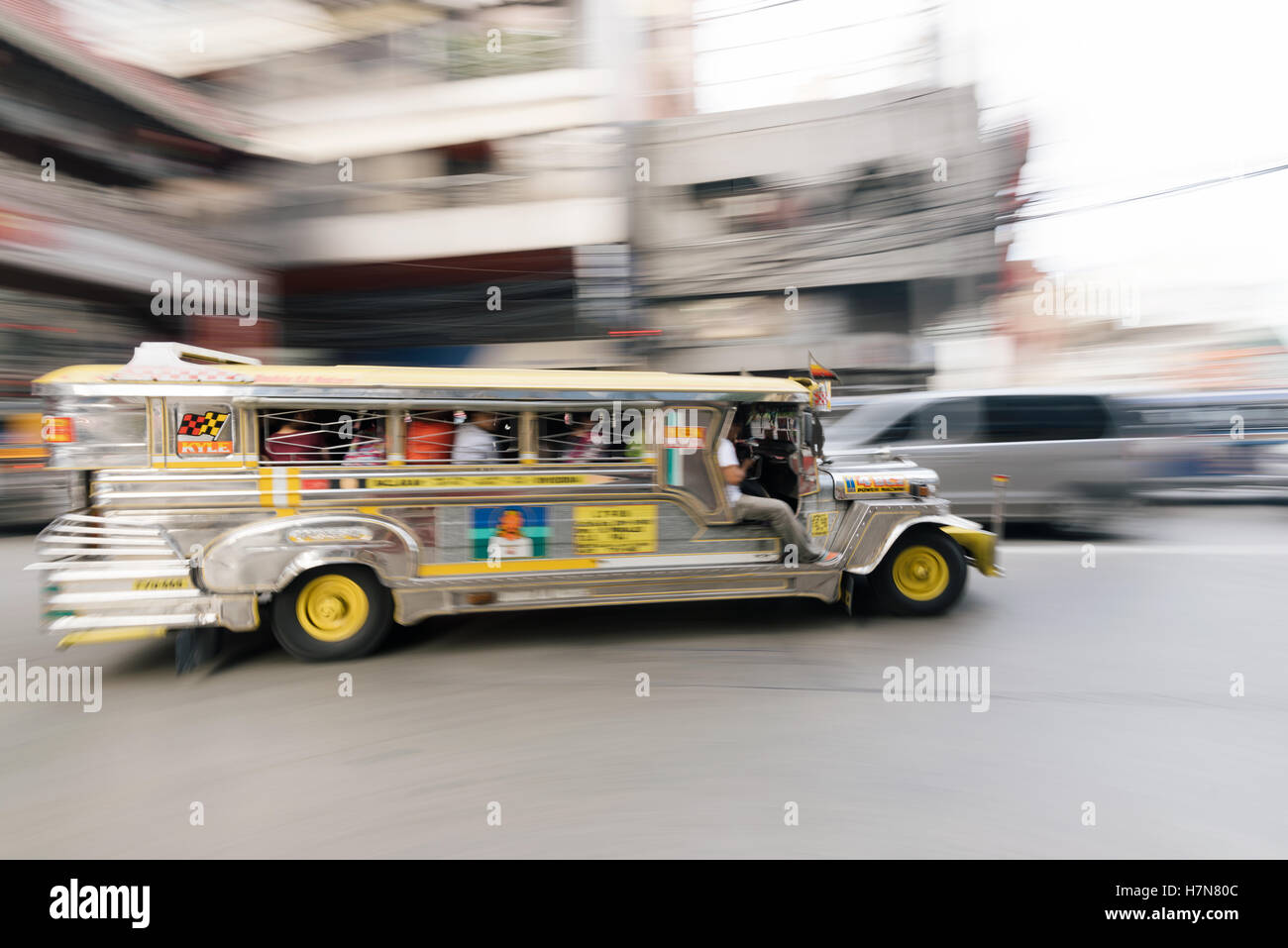 Jeepney traffic manila philippines hi-res stock photography and images ...