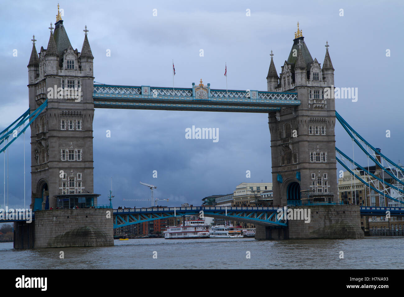 view of the london bridge in london Stock Photo - Alamy
