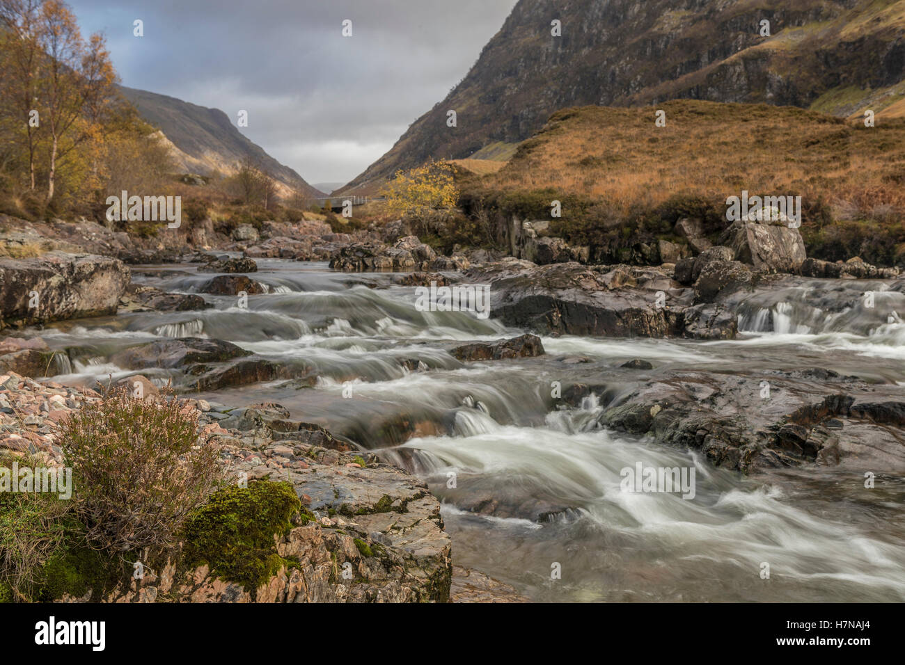 The River Coe as it leaves Loch Achtriochtan, Glencoe, Scotland Stock ...