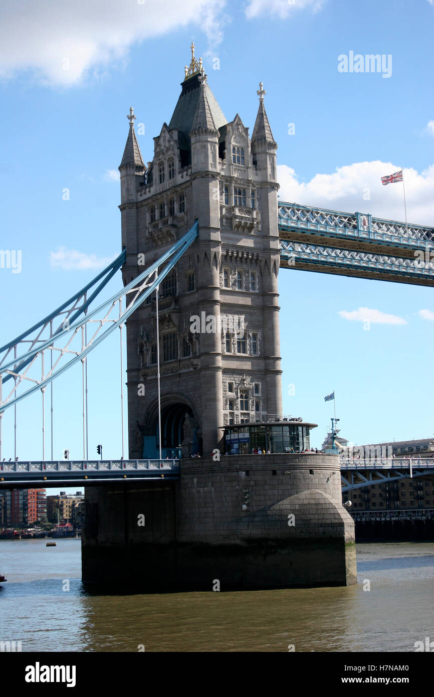 view of the london bridge in london Stock Photo - Alamy