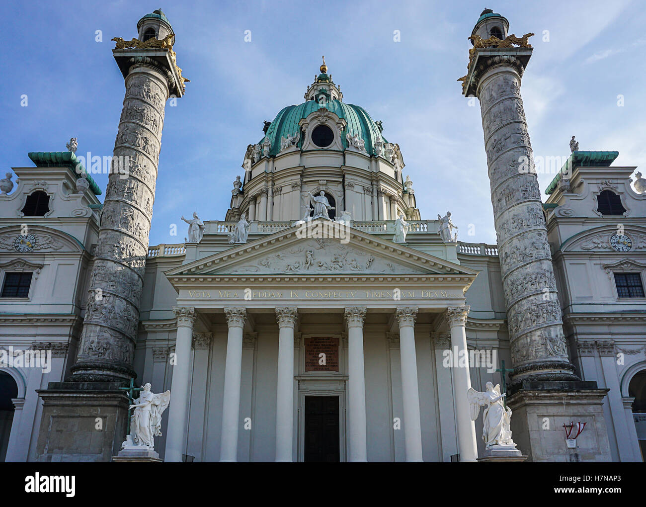 Austria vienna in front building hi-res stock photography and images ...