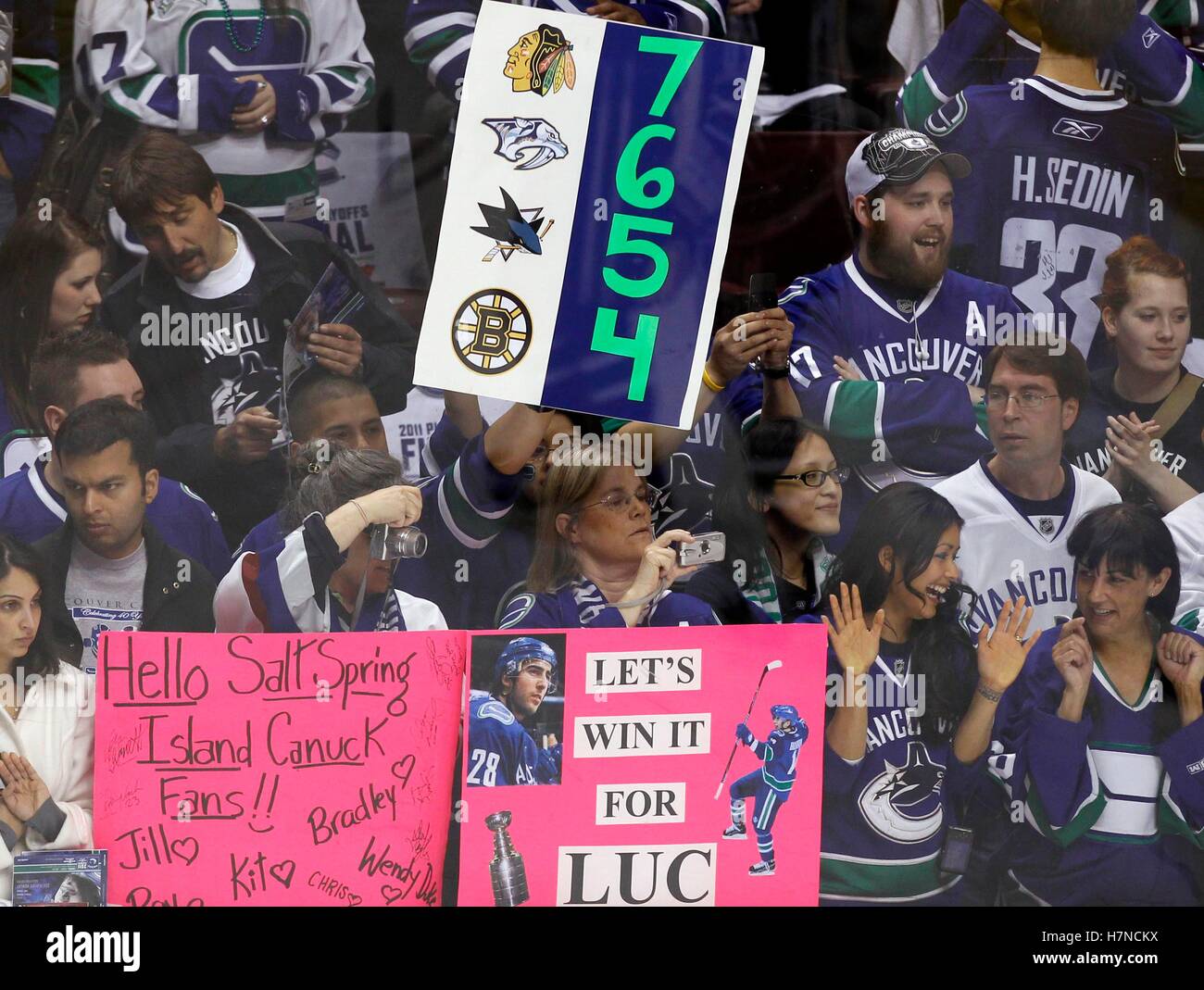 Canucks rogers arena fans hi-res stock photography and images - Alamy