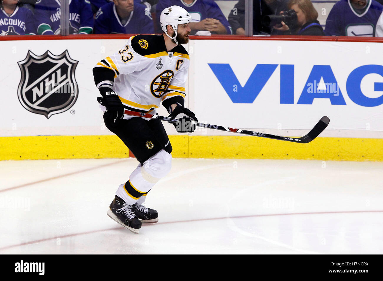Zdeno chara hockey hi-res stock photography and images - Alamy