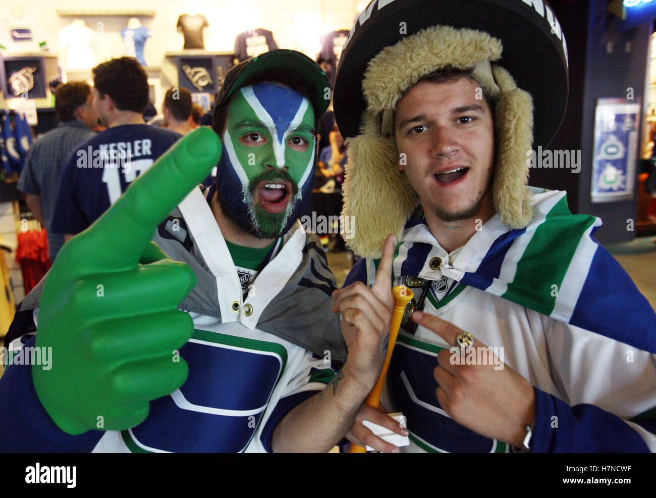 Canucks rogers arena fans hi-res stock photography and images - Alamy