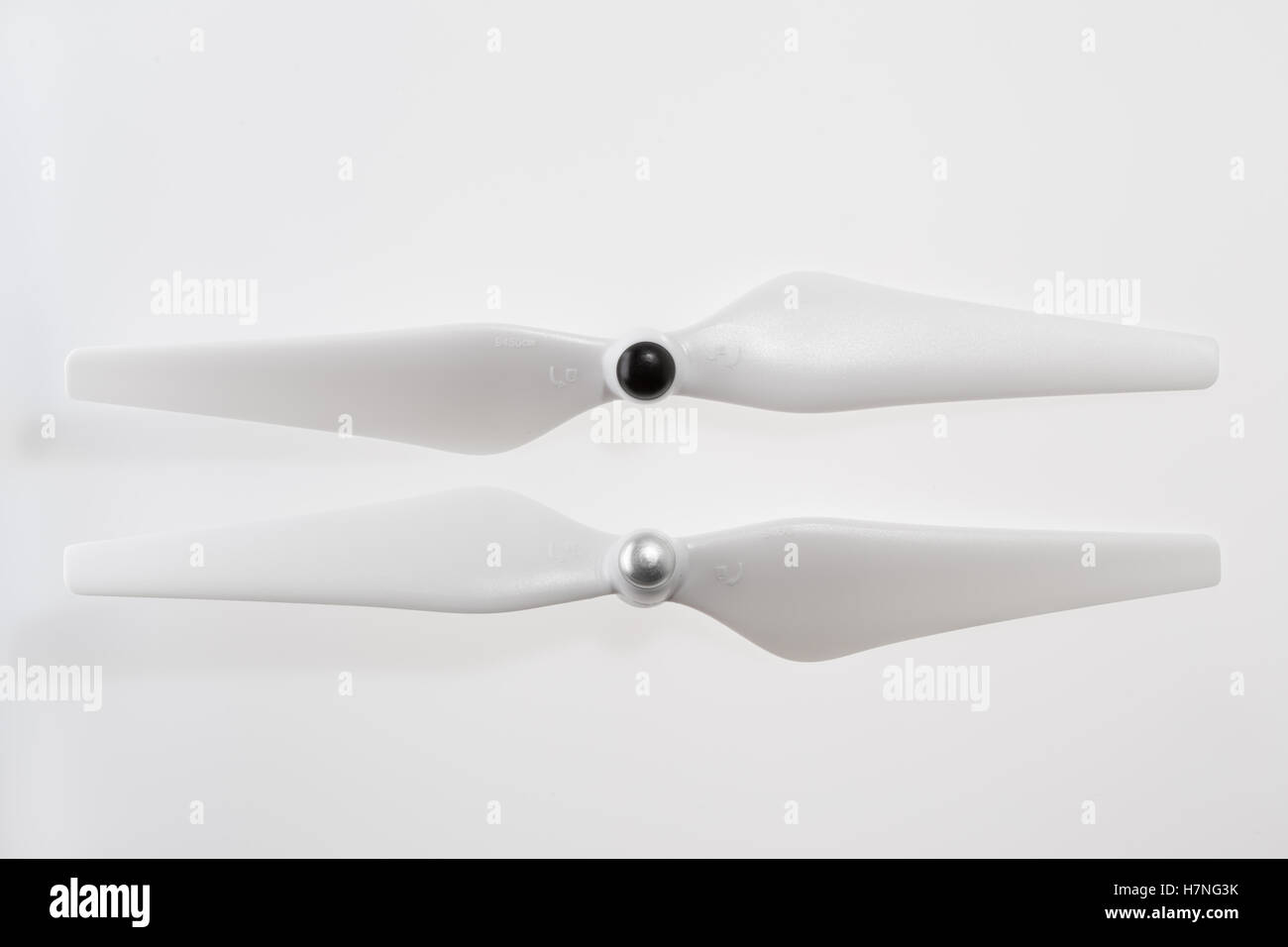 Set of two plastic self-tightening propellers for a quadcopter drone on ...