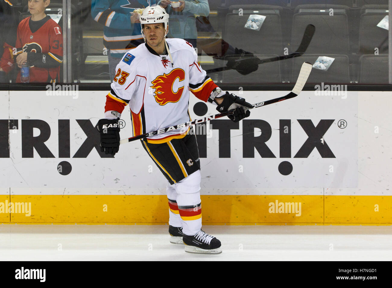 Jan 17, 2012; San Jose, CA, USA; Calgary Flames defenseman Scott Hannan ...