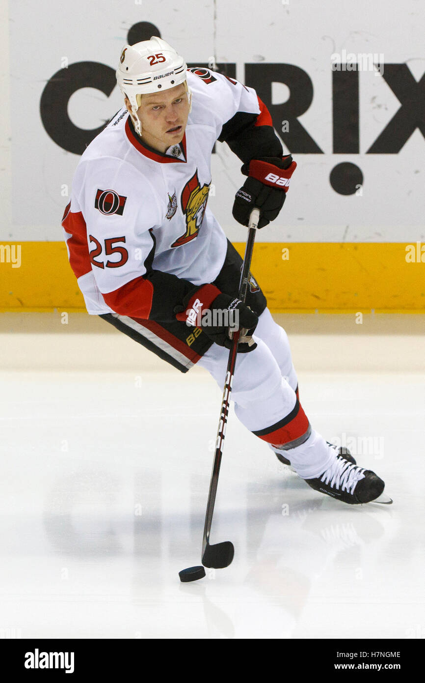 Chris neil senators hi-res stock photography and images - Alamy