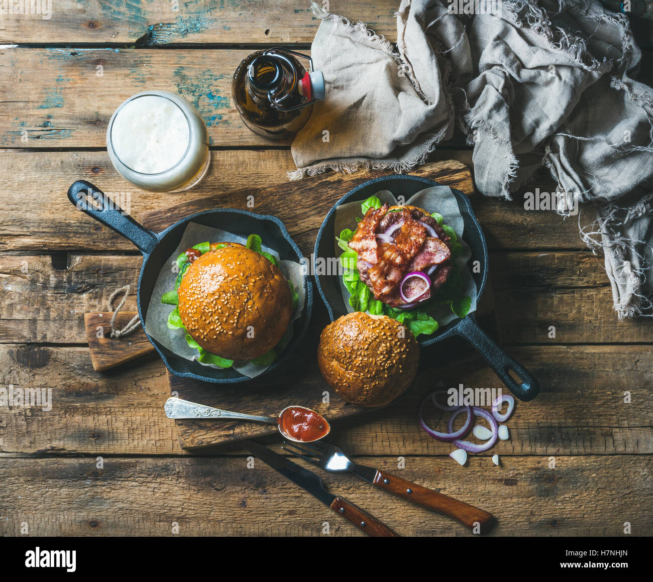Homemade beef burgers with crispy bacon, lettuce and onion rings Stock ...