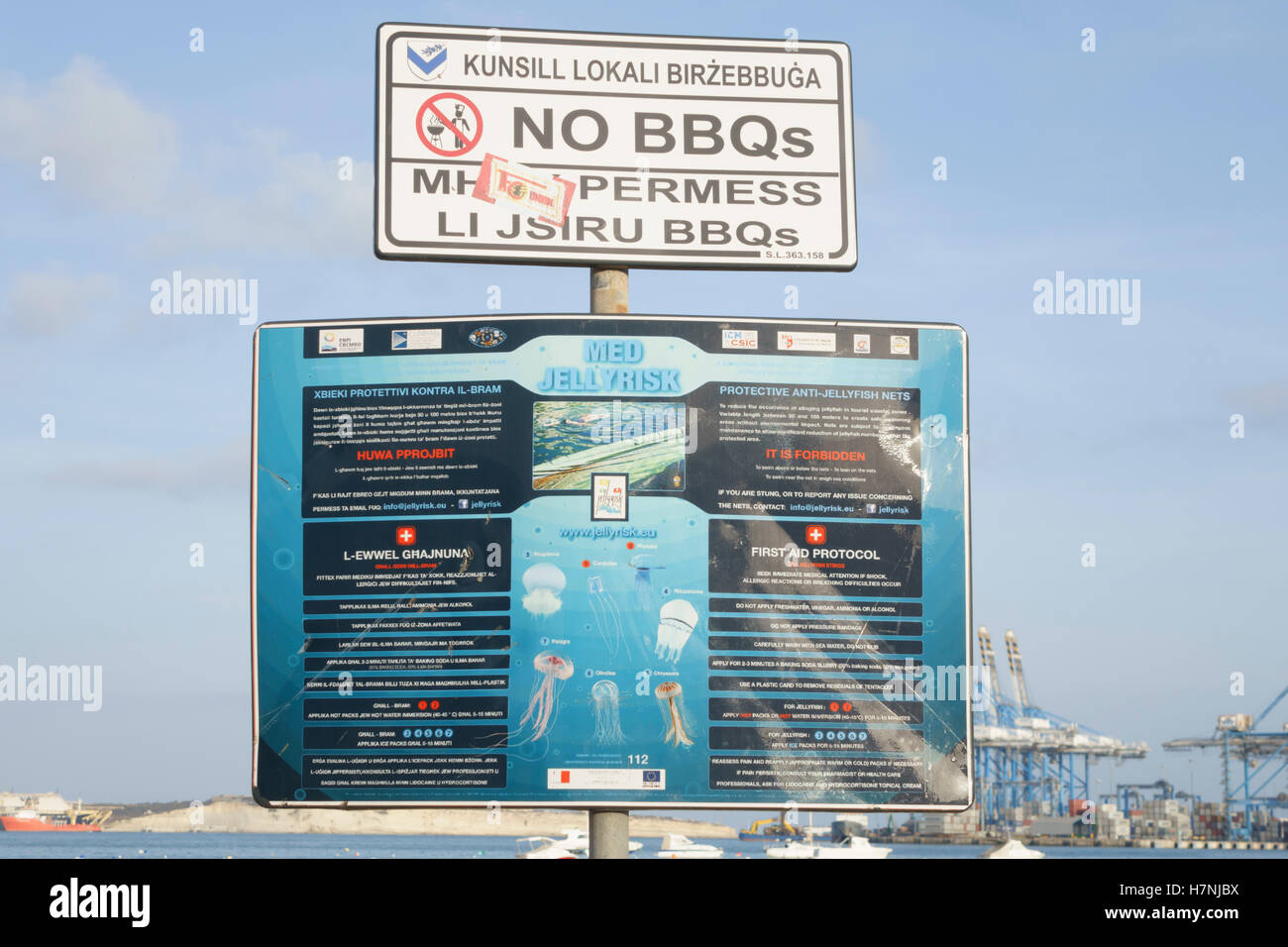 Barbecue ban on the beach at Pretty Bay in Malta. Jellyfish risk information Stock Photo - Alamy
