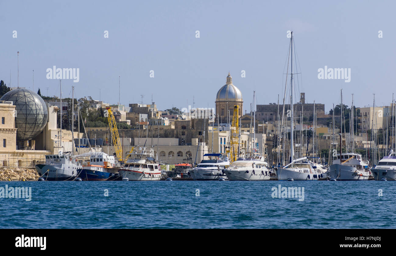 Malta - the Grand Harbour Marina, Birgu, yacht moorings Stock Photo - Alamy