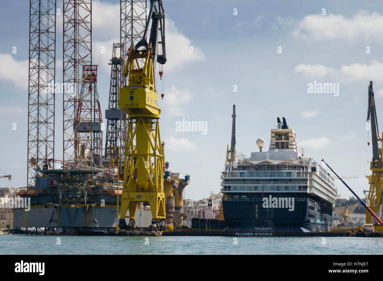 Malta- the Grand Harbour, Valletta. Dry dock Stock Photo - Alamy