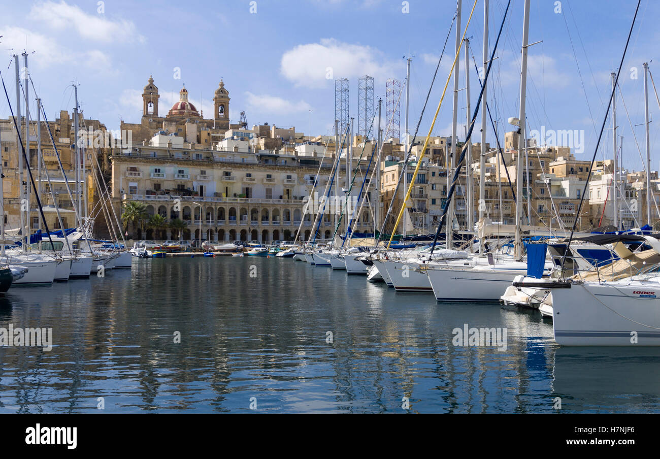 Malta- the Grand Harbour Marina, Birgu, yacht moorings Stock Photo - Alamy